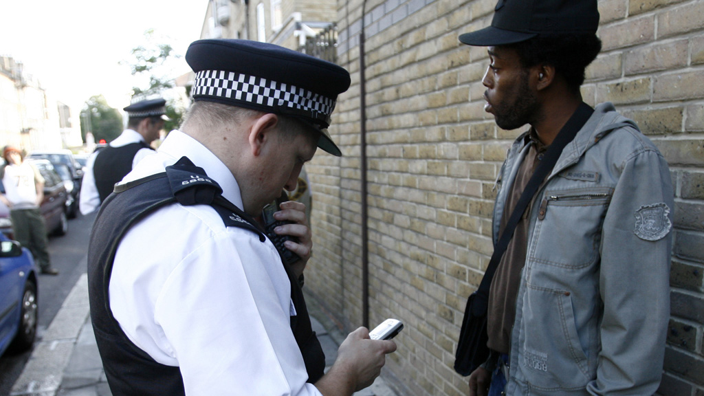 Met police to halve stop and searches – Channel 4 News