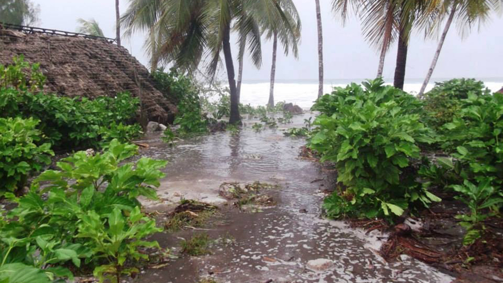 Cyclone Pam devastates Pacific islands of Vanuatu – Channel 4 News